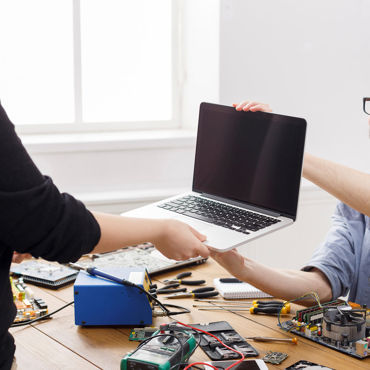 Should I Repair or Replace My Broken Laptop? – IT Warehouse